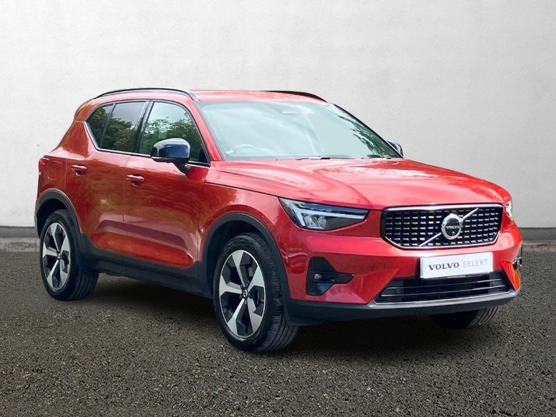 Used 2023 VOLVO XC40 2.0 B4P Plus Dark 5dr Auto Metallic - Fusion red ...